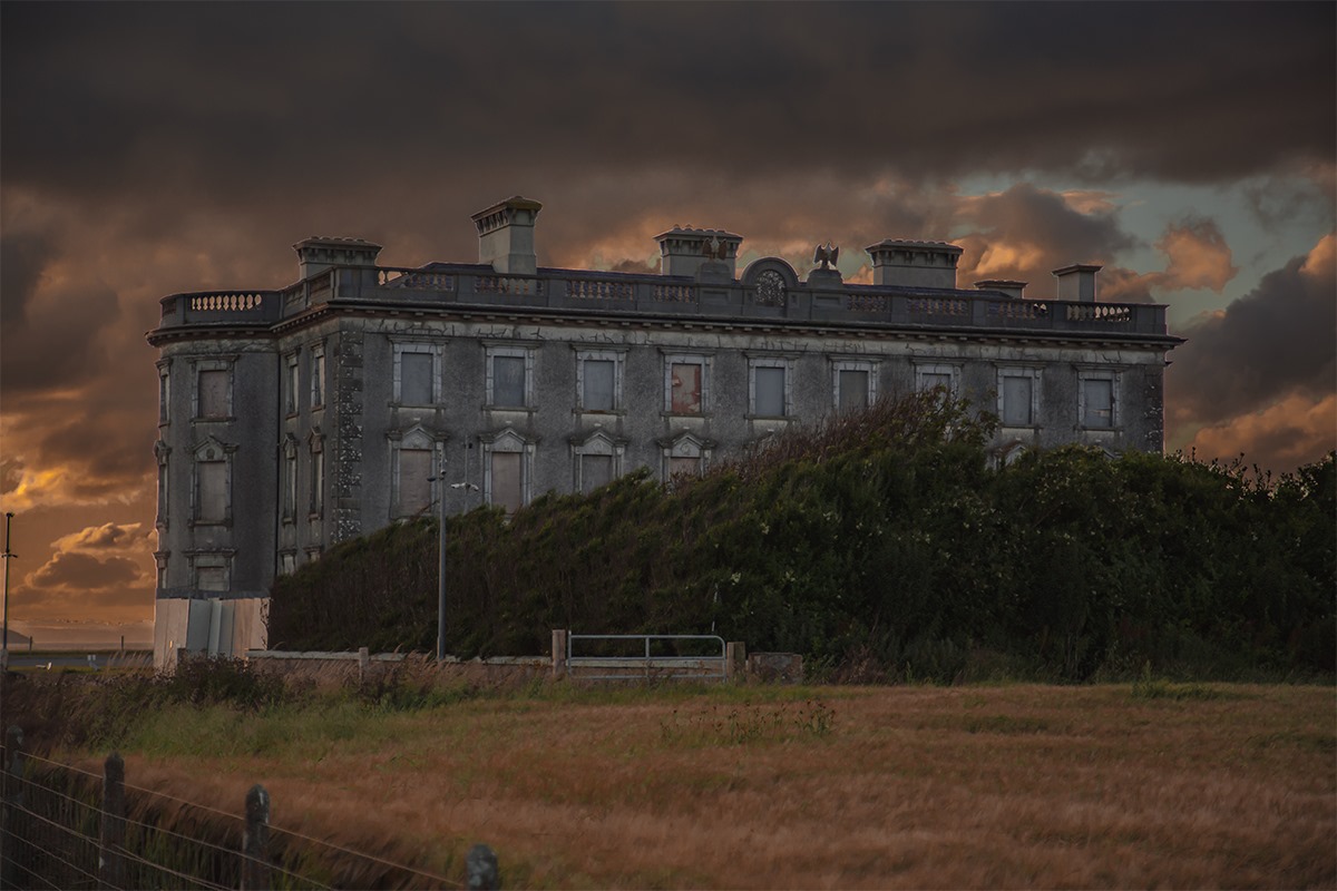 Dunbrody Abbey Maze and The Hook Peninsula - We Love Ireland